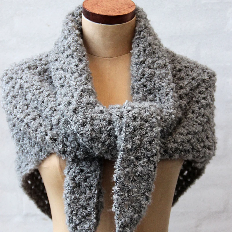 Vai a mano nonna scialle riccio